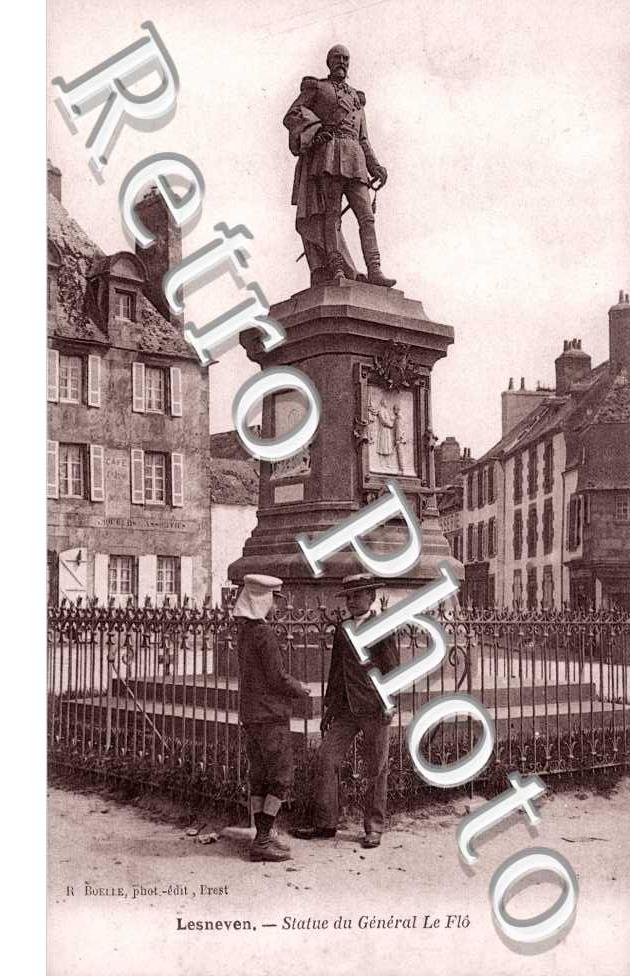 photo village statue du general le Flo 29 LESNEVEN