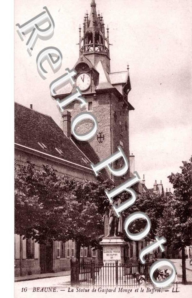 images de village Statue de Gaspard Monge et le Beffroi 21 BEAUNE