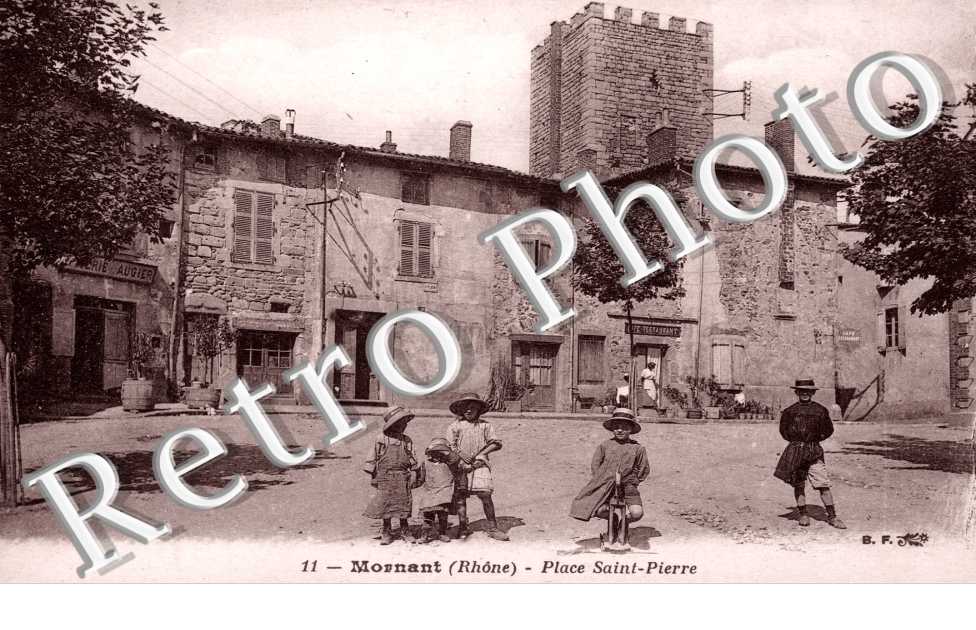 photo village Place Saint Pierre 69 MORNANT