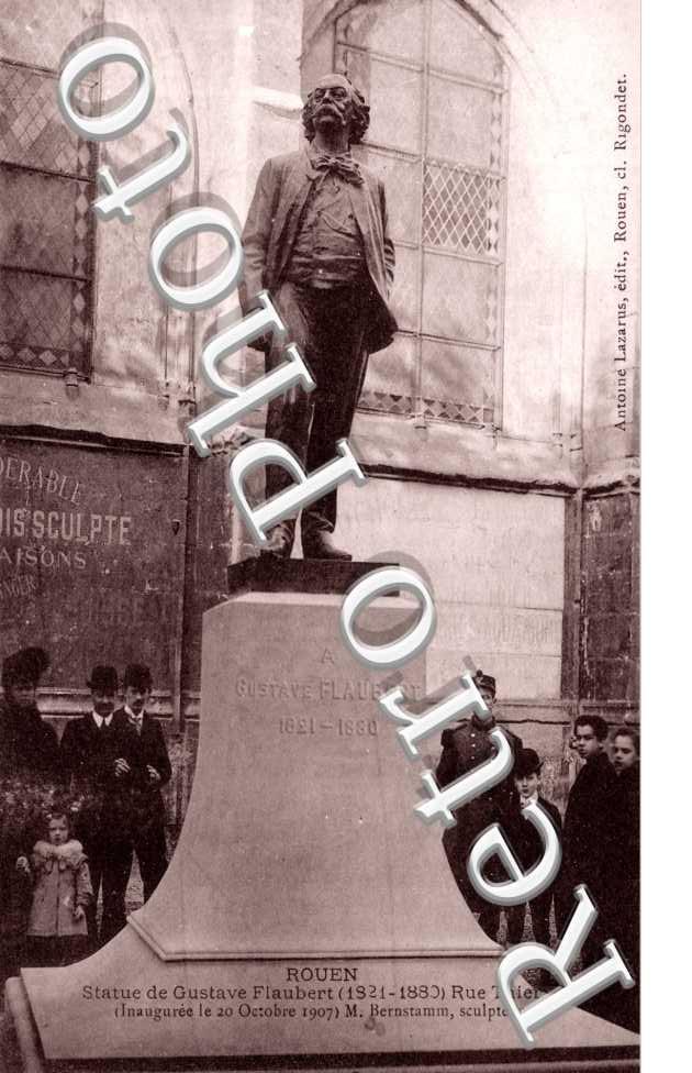image village statue de Gustave Flaubert rue Thiers 76 ROUEN