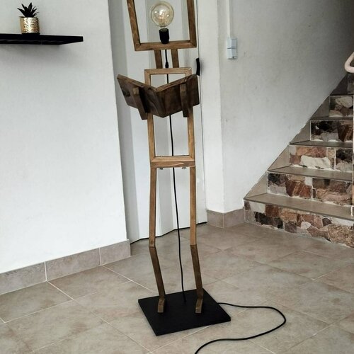Lampadaire bonhomme design en bois 100% artisanal - Un grand marché