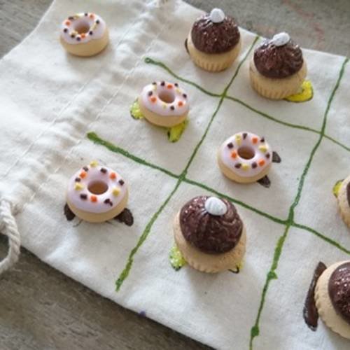 Jeu de morpion tic tac toe donuts et cupcakes - Un grand marché