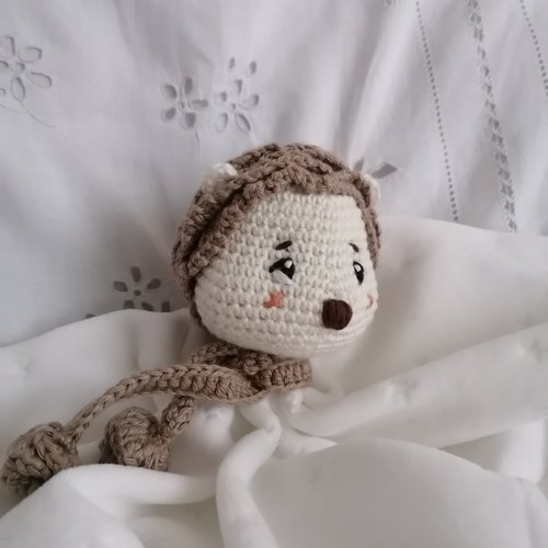 Doudou plat hérisson au crochet en coton oeko-tex et éponge velours ...