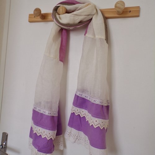 Foulard romantique violet - Un grand marché