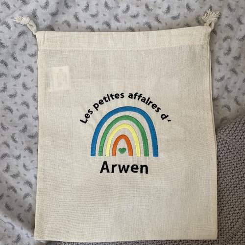 Pochon brodé et personnalisé au prénom de l’enfant 25x30cm modèle arc ...