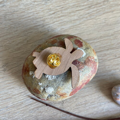 Pins en bois tortue de mer / pin’s / badge bois fait main - Un grand marché