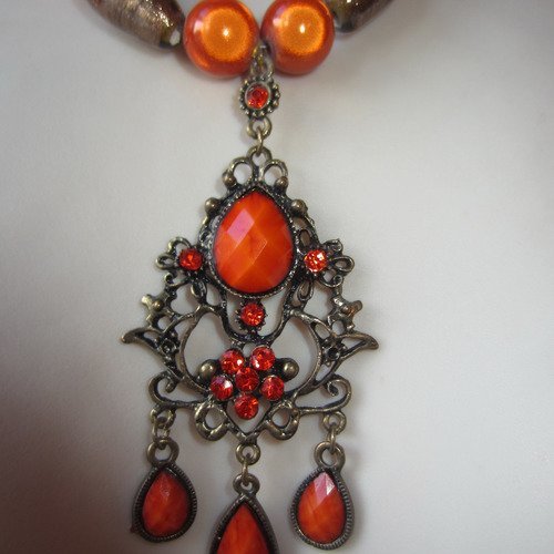 Collier orange avec pendentif orange et bronze - Un grand marché