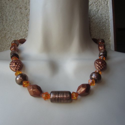 Collier marron avec très belles perles de verre - Un grand marché