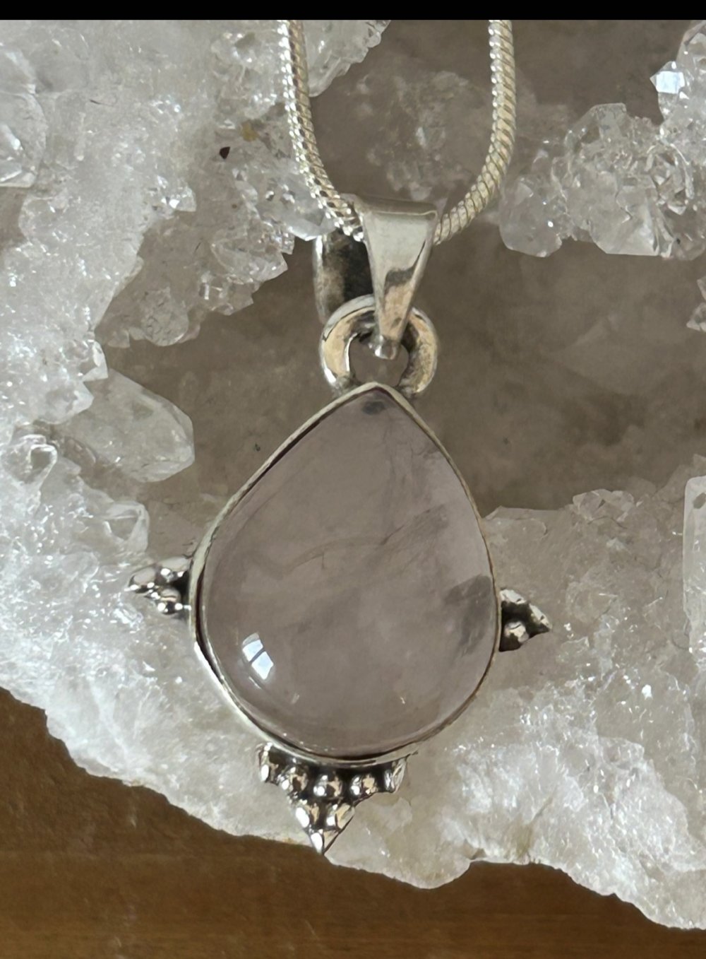 Collier quartz rose avec sa chaîne en acier - Un grand marché