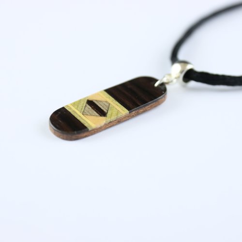 Collier homme en bois batonnet noir et vert - Un grand marché