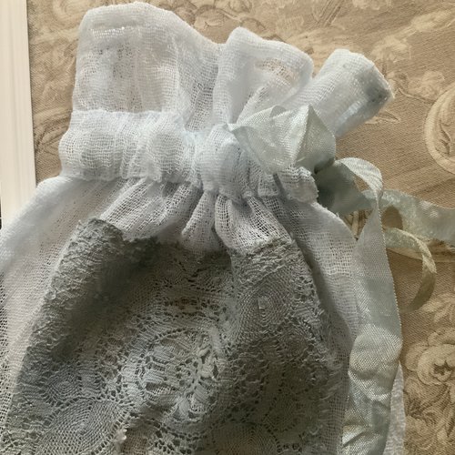 Pochette en filet de coton bleu ciel avec application - Un grand marché