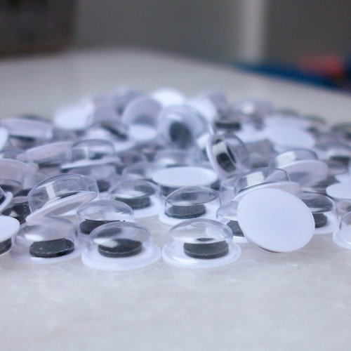 100 yeux mobiles de 10mm de diamètre oeil rond noir et blanc à coller ...