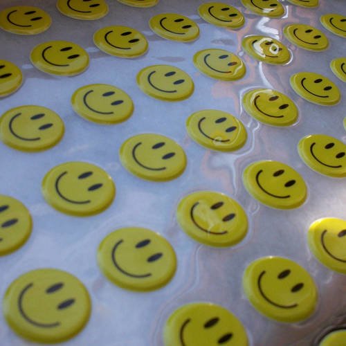 79 autocollants stickers smiley jaune 20mm pour activités manuelles ...