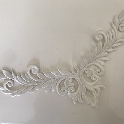 Applique brodée à coudre - Un grand marché