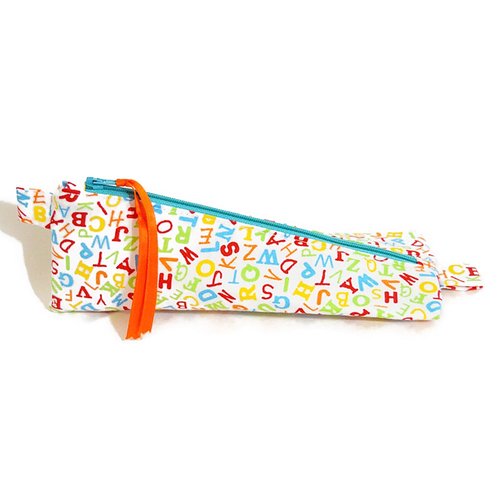 Trousse pour crayons, motifs jolies lettres - Un grand marché