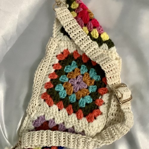 Chic pochette - sac - banane au crochet,multicolore fantaisie a carré ...
