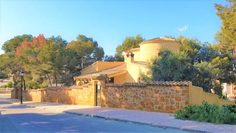 Chalet for sale in Lomas de Campoamor-Las Ramblas, Orihuela, Ref: RBF ...