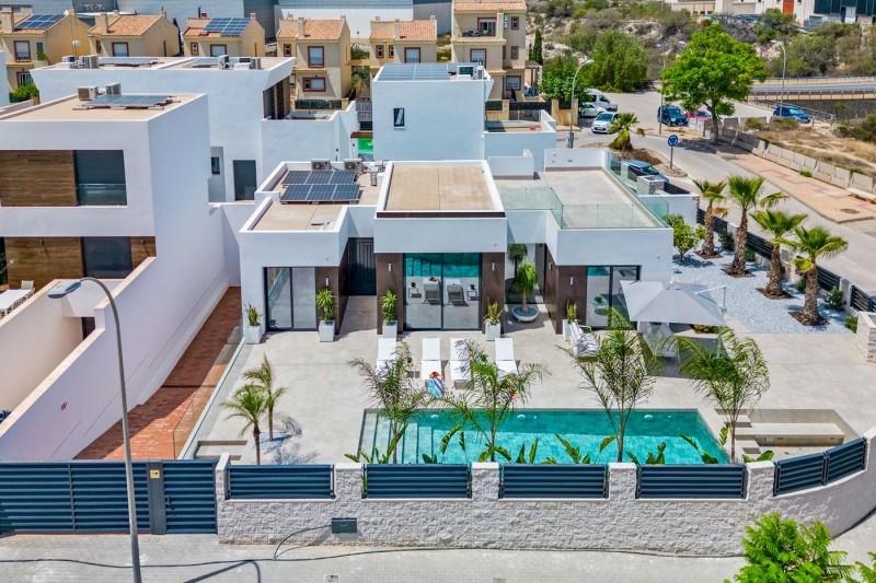 Chalet for sale in Pueblo Español - Coveta Fumá, El Campello, Ref: QZZ ...